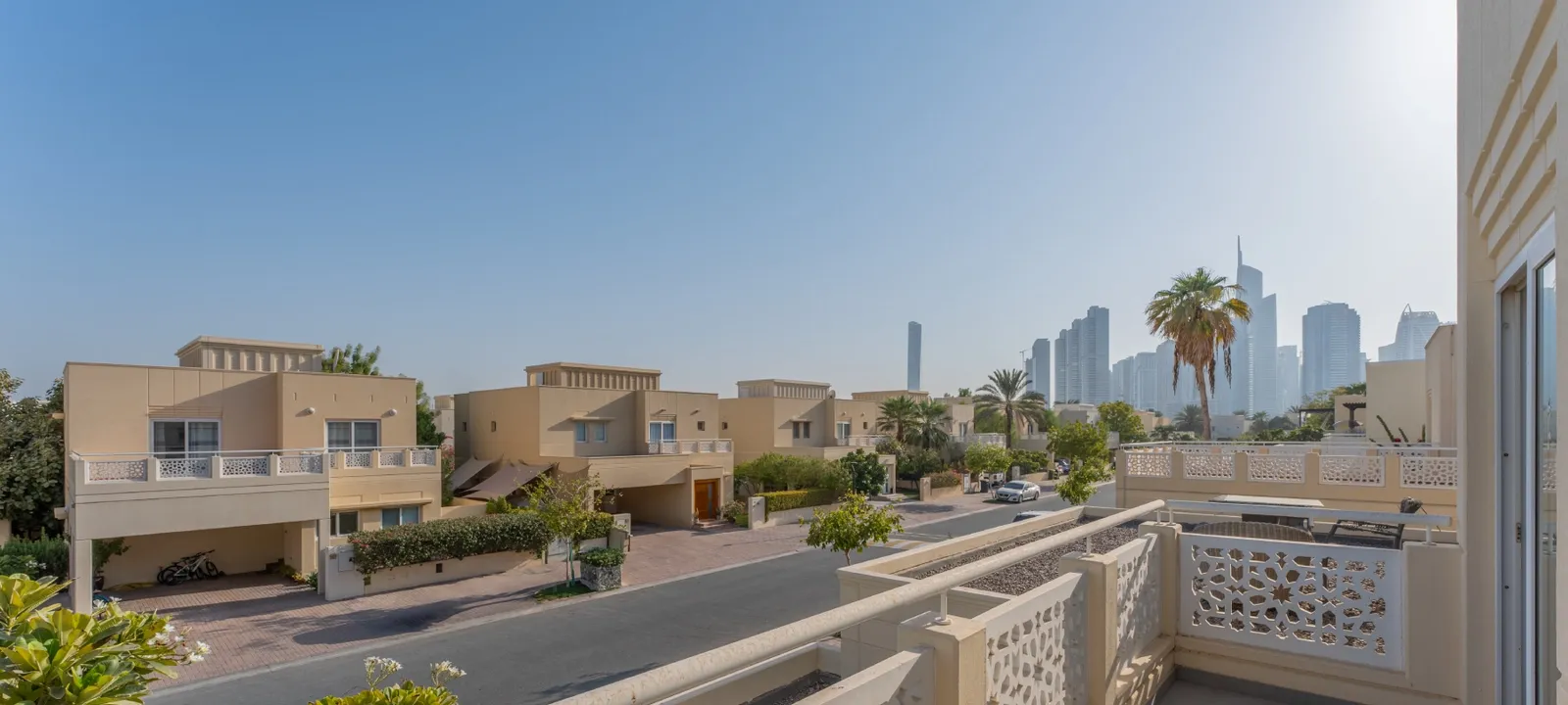 Emirates Hills Area Guide | Dubai’s Most Prestigious